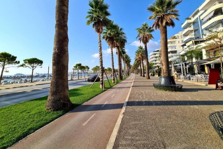 Lungomare Daily Sleeps 2 Beachfront - Vlorë