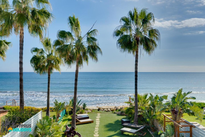 Beachfront Villa Carpe Diem - Larnaca