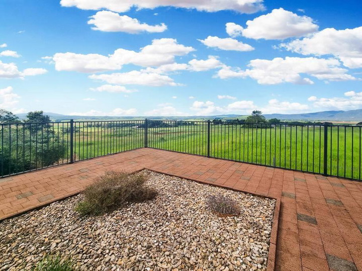 A Picturesque 3 Bedroom House With Splendid Views - Atherton