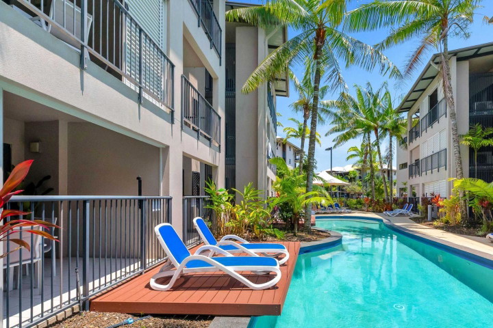 Laguna Escape - Swim-out Retreat Near Sea & Dining - Trinity Beach