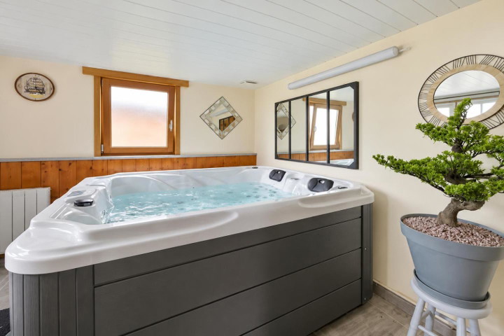 Escapade Détente Avec Jacuzzi Privatif à Mayenne - Mayenne