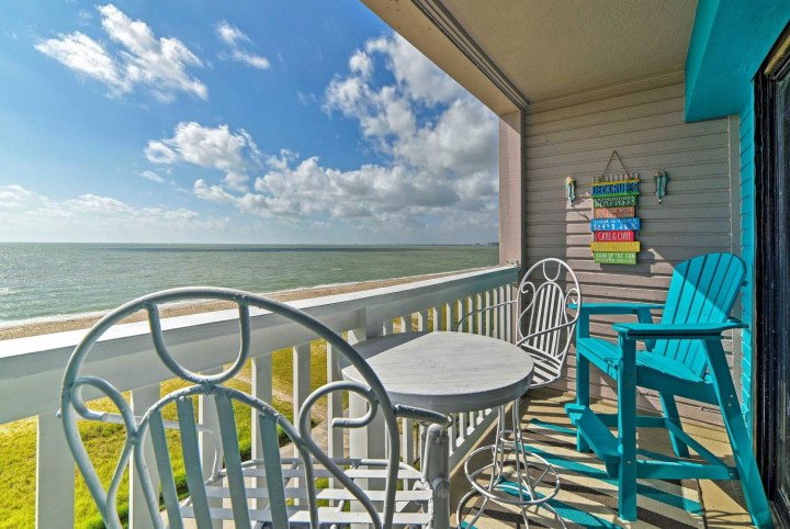 Oceanfront Corpus Christi Condo: Resort Perks! - Texas