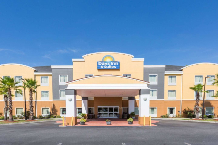 Days Inn & Suites By Wyndham Savannah North I-95 - Pooler, GA