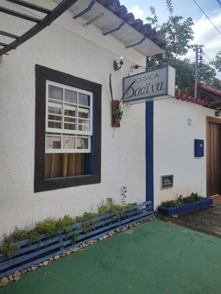 Pousada Dádiva E Passeios De Lancha Suite 10 Simples Na Esquina Da Praia E Ao Centro Histórico Com Lanchonete No Pátio - パラティ