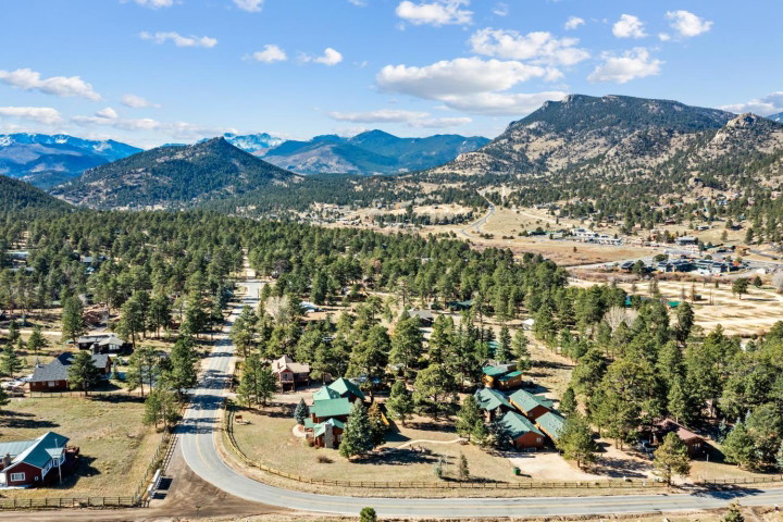 Mountain Shadows Cabins - Estes Park, CO