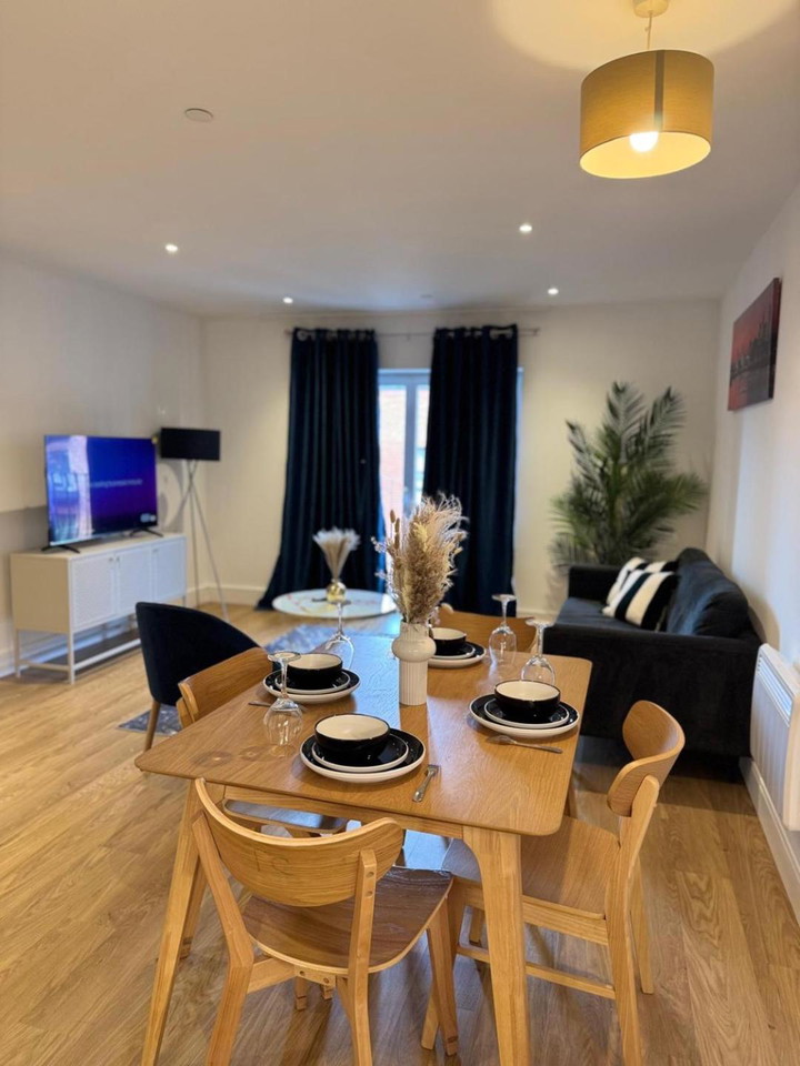Spacious 1bdr City Apt With Pool Table And Canal Access - Birmingham