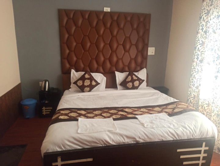 Golf View Resort - Pahalgam