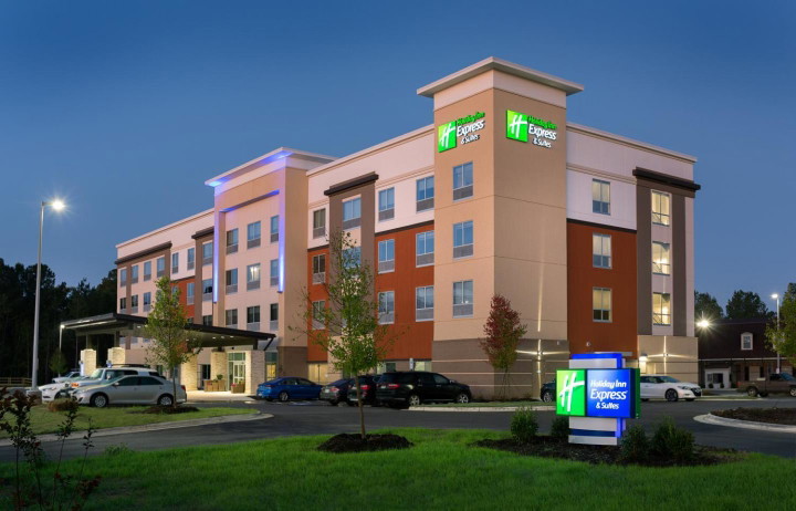 Holiday Inn Express & Suites - Fayetteville South By Ihg - Fayetteville, NC