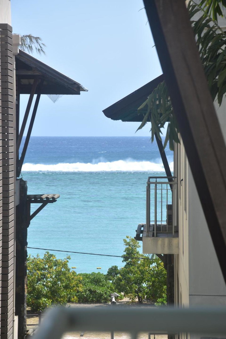 Blue Waves Beachfront Penthouse - Mauritius