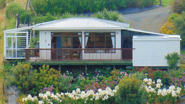 Raglan's Tranquil Garden Retreat - Moa Stone Estate - Raglan