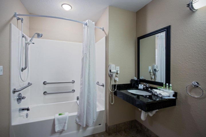 Holiday Inn Express & Suites - Green Bay East By Ihg - Green Bay, WI