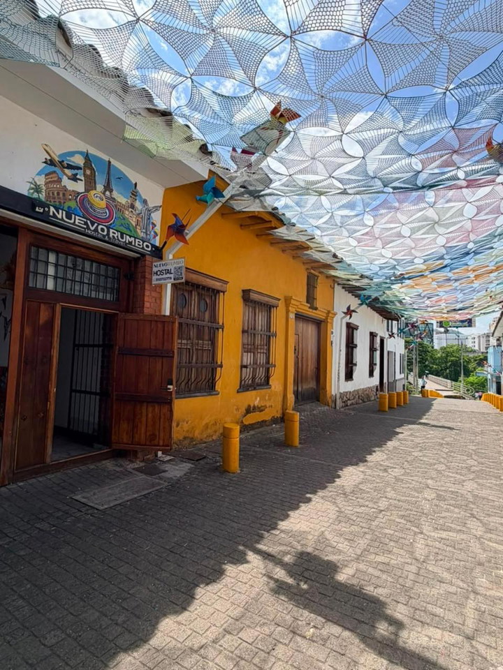Nuevo Rumbo San Antonio Hostal - Free Wifi, Coffee & Tea, Patio & Shared Lounge - Cali