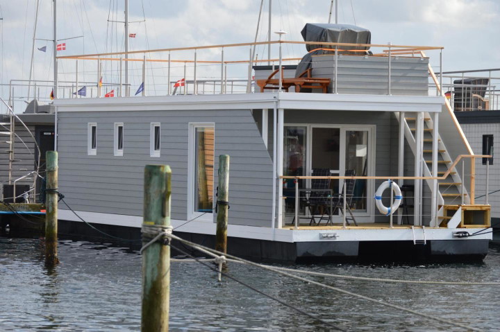 Hausboot Hecht Mit Dachterrasse In Schleswig - Schleswig