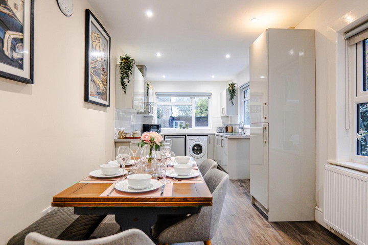 Gloucester 5 Bed House-sleeps 10-parking For 2-work Or Leisure - Gloucester