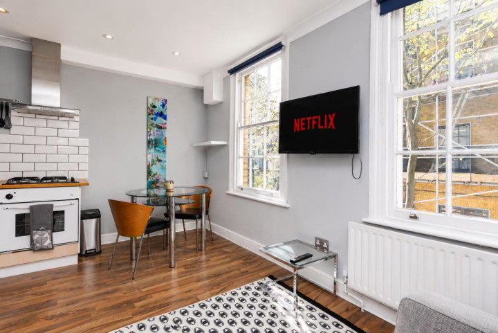 Stylish East London Flat 1 Bed Sleeps 4 - London