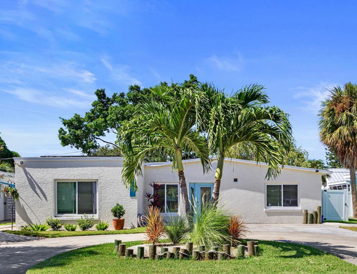 Single Family Home One Level Walk To The Beach! - Redington Beach