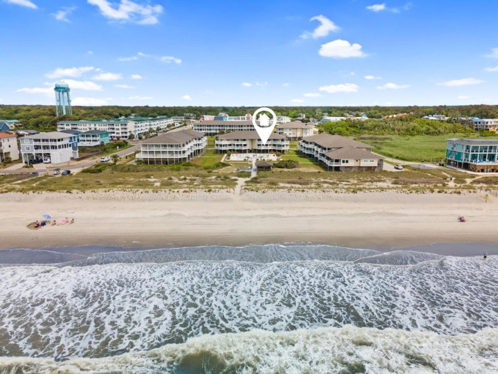 Southern Shores Oak Island Oceanfront With Pool Villa - Oak Island, NC