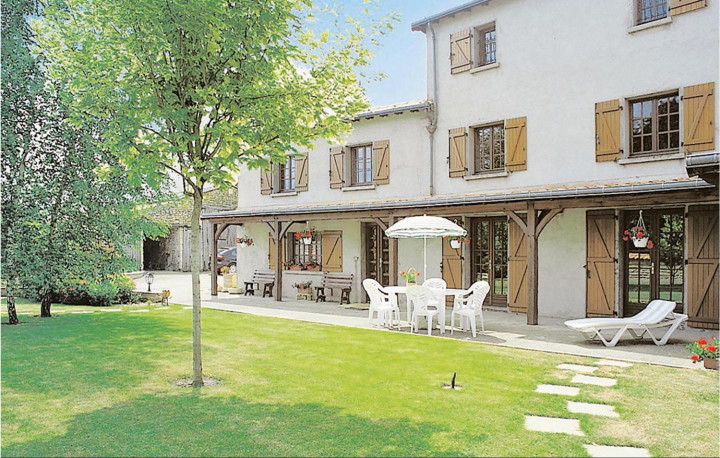 5 Bedroom Awesome Home In Louzy - Deux-Sèvres