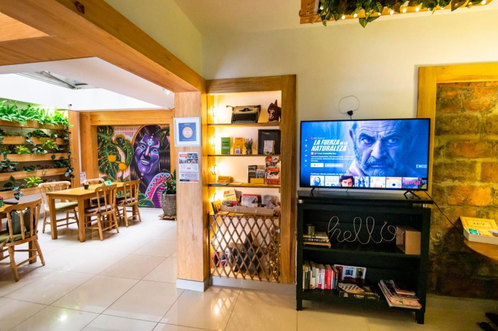 Adn Algo De Nosotros - Malaika - Medellín