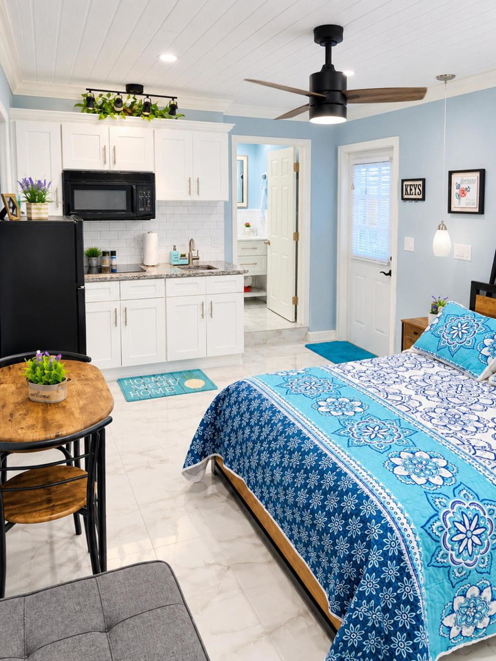 Lovely Rental Unit With Independent Entrance Apt # 1 - Florida