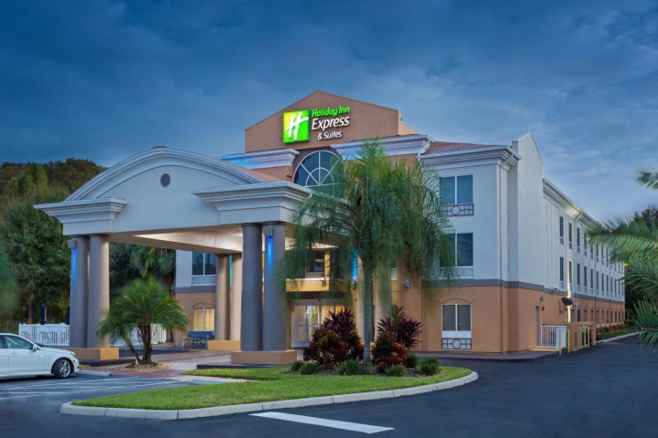 Holiday Inn Express & Suites Tavares By Ihg - Leesburg, FL