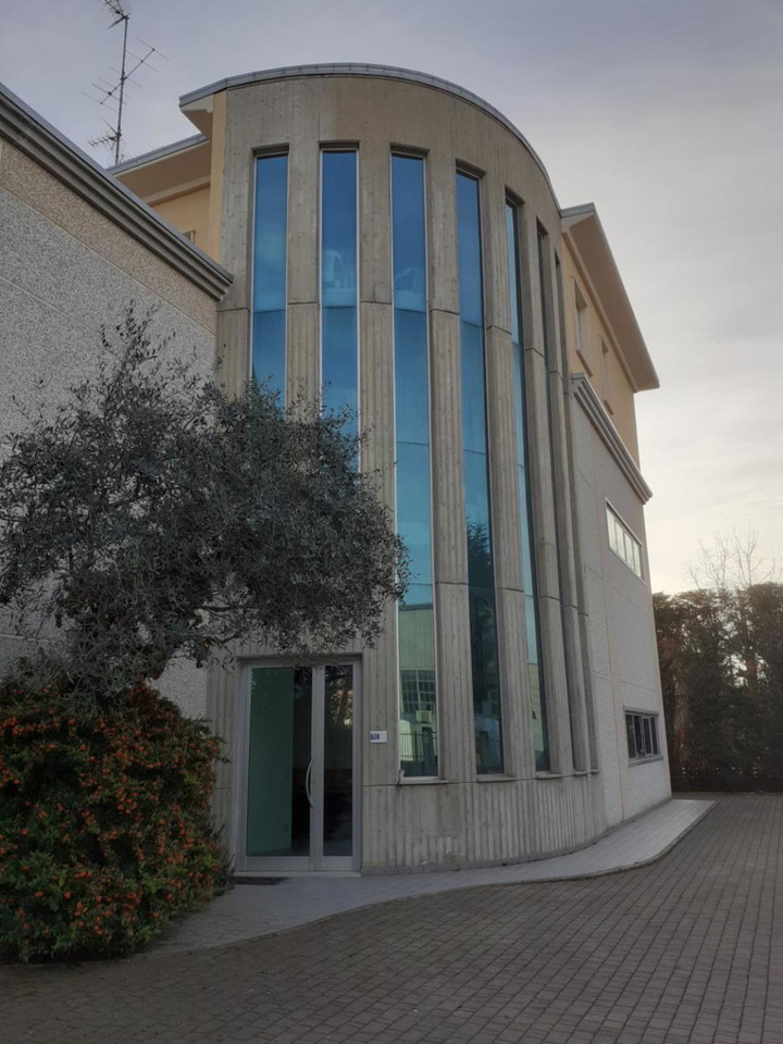 Gold House - Maranello