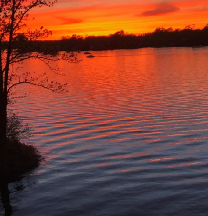 Luxury On The Lake - Fishers, IN