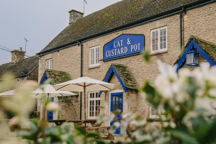 Cat And Custard Pot Inn - Tetbury