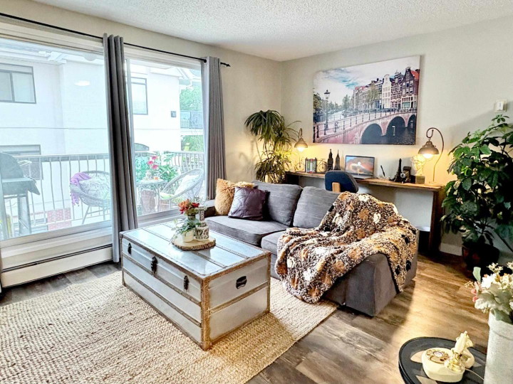Stylish Downtown Condo Near Rogers Place L Parking, Pool, Gym, Balcony & Kitchen - Saint Albert