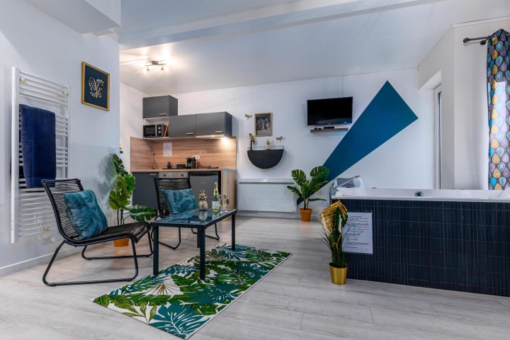 Suite Sparadise - Spa Privé - 6min Disneyland Paris - Bussy-Saint-Georges