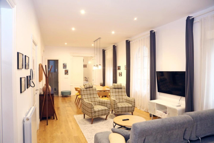 Piso Exclusivo Frente Al Casco Viejo Con Parking Gratis - Bilbao
