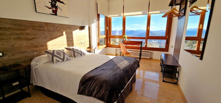 Hotel Artxanda Bilbao, Parking Gratuito En El Exterior Junto Al Hotel, - Lezama