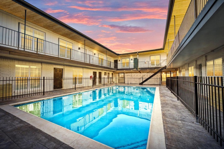 Pool Modern Heights With King Bed - Houston, TX