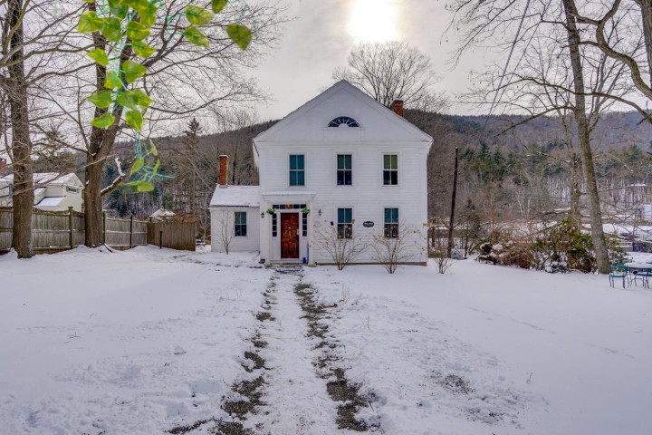 Hike, Fish & Ski: Riverside Barn Loft In Lee - Monterey, MA