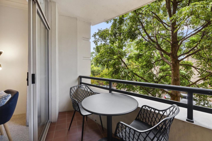Chic Urban Escape In Vibrant Camperdown - Strathfield