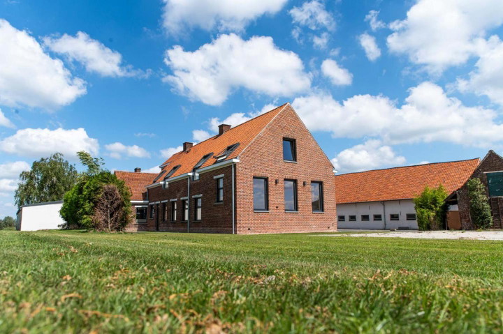 Farmhouse Hoeve Den Ast 5 Separate Bedrooms With Bathrooms - Wevelgem