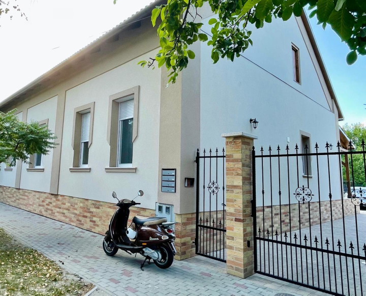 Vörösmarty Apartmanház - Makó