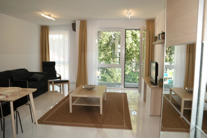 Holiday Apartman With Free Parking - Győr
