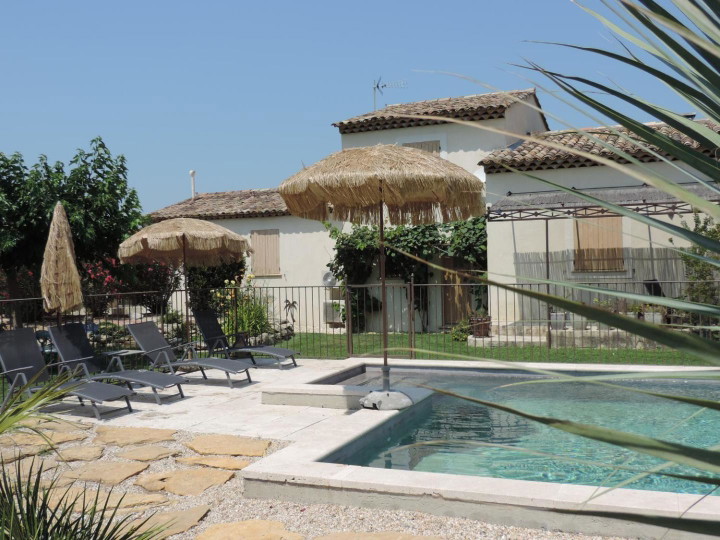 Gîte 4 Pers Parking Gratuit Et Jardin Privatifs Calme - Cavaillon