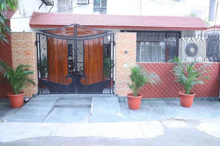Fortune Home Service Apartment 3bhk,b-57 Near Apollo Hospital - Nueva Delhi