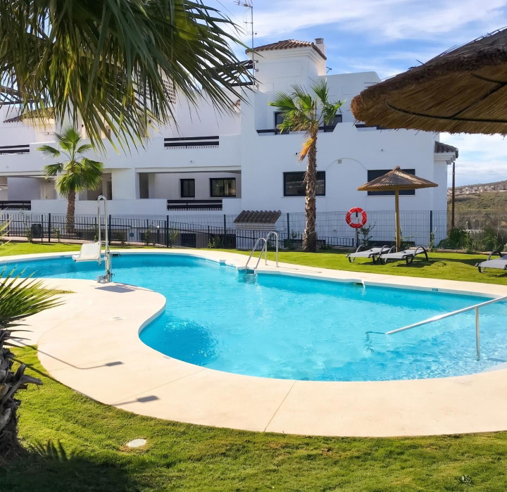 Spacious Apartment With Views In Málaga, 77 M², Shared Pool - Casares
