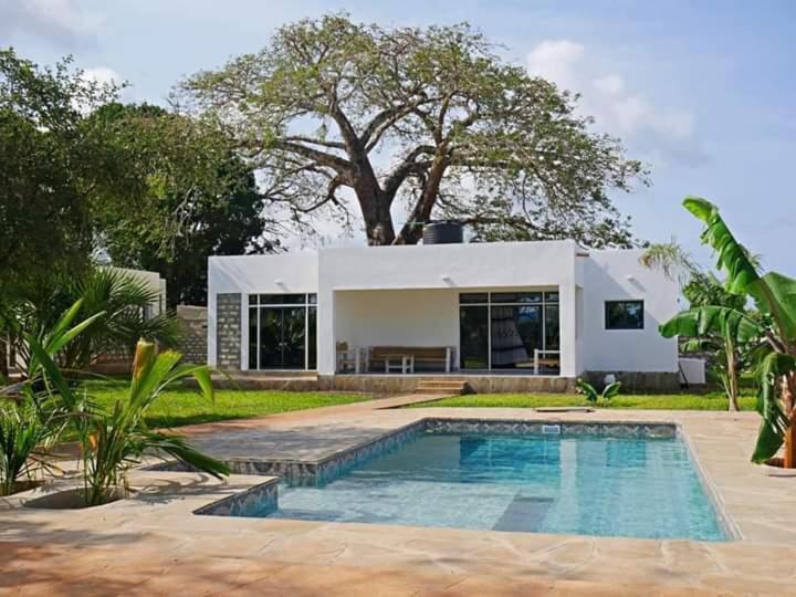 4 U Luxury Bungalows Diani - 