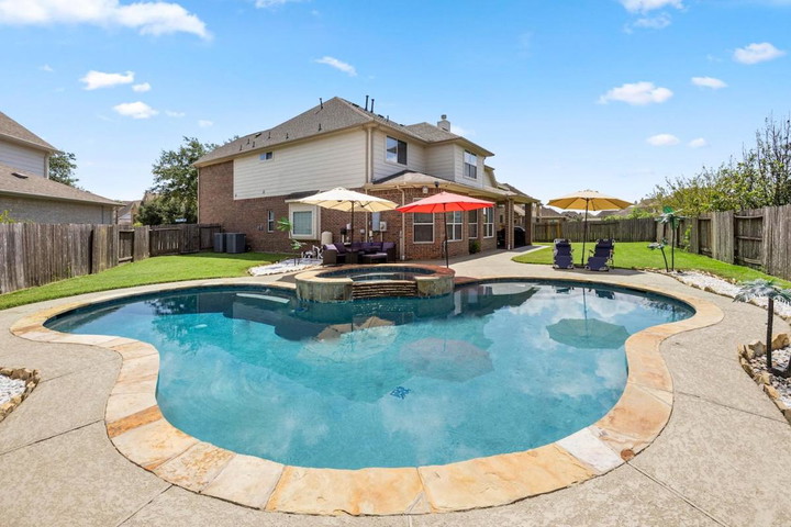 Cozy Home In Houston With Heated Pool And Hot Tub - Pearland, TX