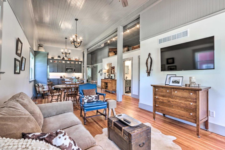 'The Ruebling House': Bright, Modern, & Renovated! - Defiance Ridge Vineyards, Defiance