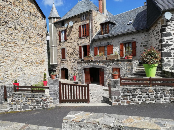 Maison Typique Pleine De Charme Peyrusse Cantal - Cantal