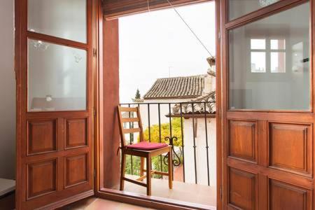 Luminous Alhambra View Apartment In Albayzín - Grenada