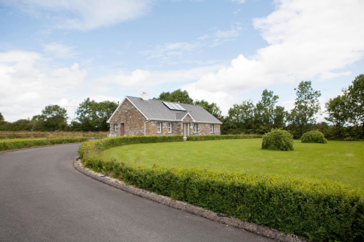 Inviting 4-bed House In Strokestown - Irlanti