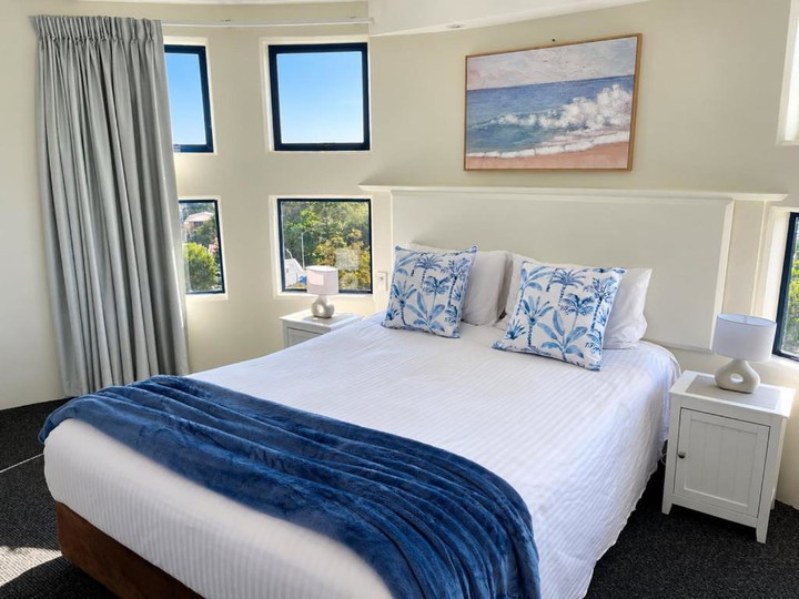 On Golden Beach | Oceanside View & Private Balcony - Caloundra