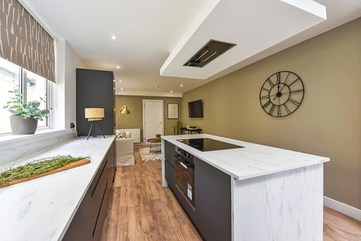 Modern Two Bed With En-suites And Private Parking - Cardiff