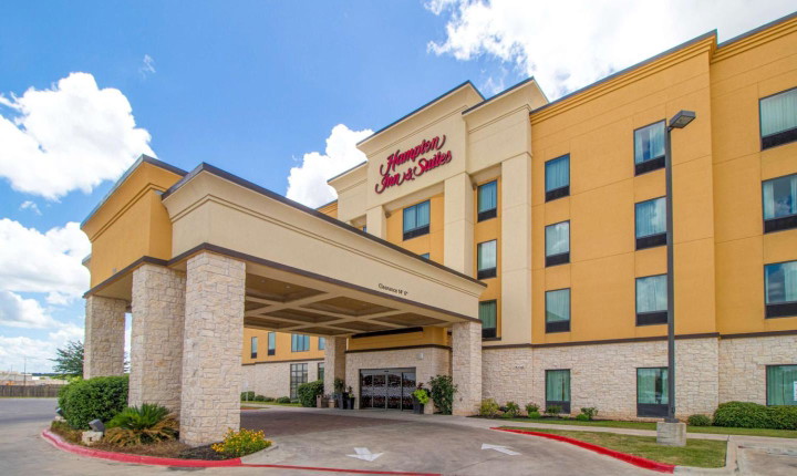 Hampton Inn & Suites Bastrop - Bastrop, TX